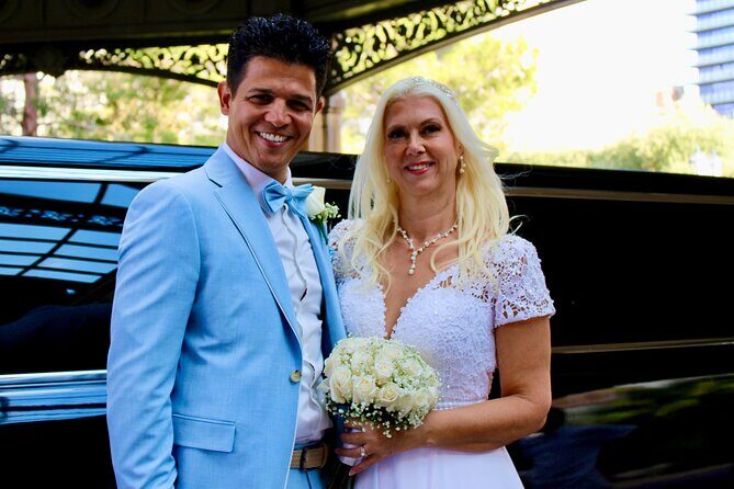 3.5HR Red Rock Limousine Tour with Champagne and Goodies - The Itinerary in Detail