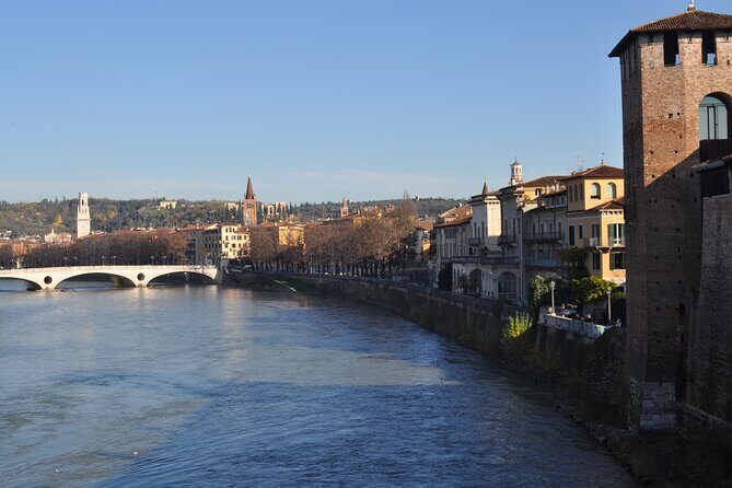 3-Hour Walking Tour with Guide Discovering Verona - What to Expect and How It Impacts Your Visit