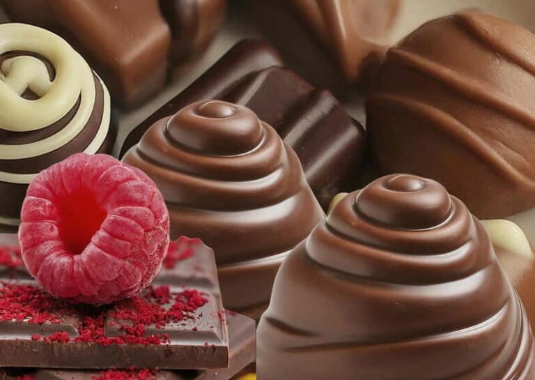 3h Royal Castle Tour, Interior, Pralines, Coffee & Dessert - What You’ll Discover During This Tour