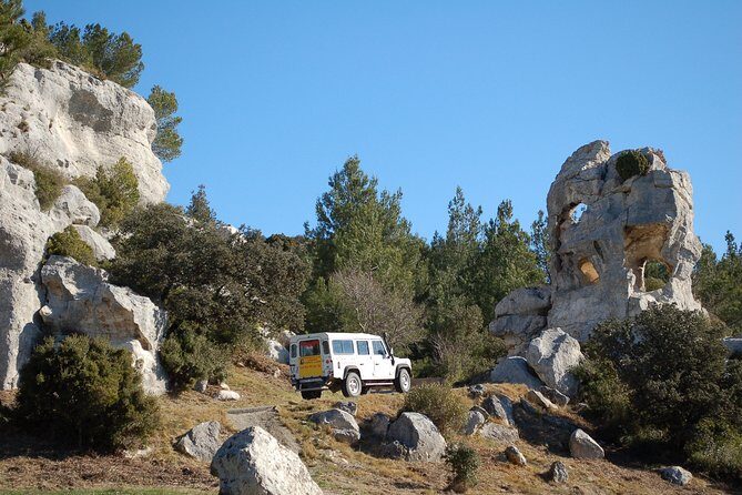 4x4 safari - 4h Alpilles Provence - Departure from Arles - Authentic Experiences and Real Insights