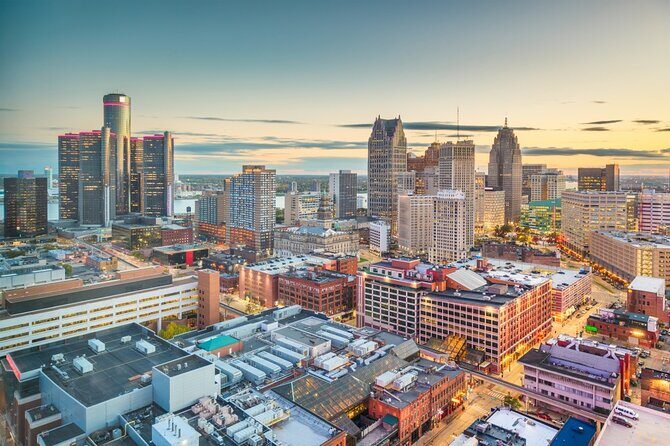 5-Day Tour in Detroit, Toronto, Niagara Falls, and Cleveland - Who Will Love This Tour?