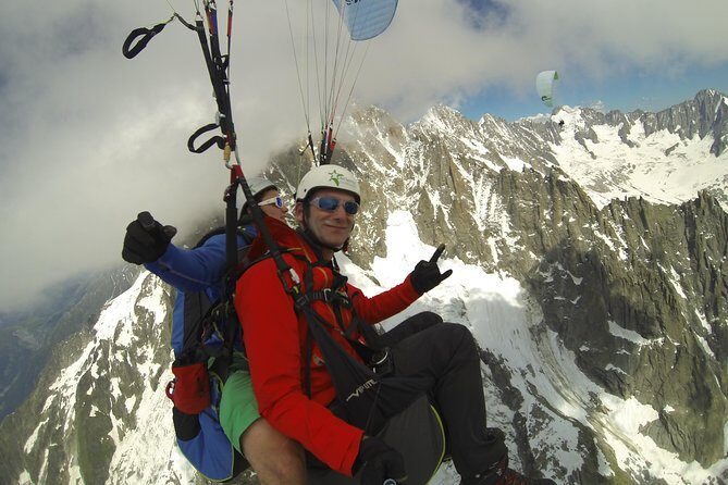 Acrobatic Paragliding Tandem Flight over Chamonix - Who Will Love This Tour?