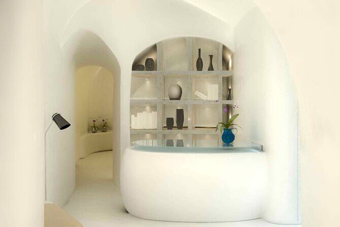 Akrotiri: Couples Departure Day Treat w Massage & Day Pool Access - Practical Details & Logistics