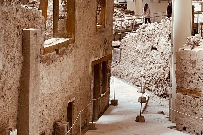 Akrotiri private tour, bu licensed guide , with transfer - Exploring the Akrotiri Site: What to Expect