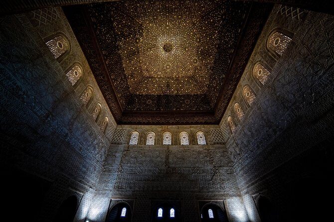 Alhambra & Generalife: Exclusive 3-Hour Private Tour with Tickets Included - The Experience in Detail