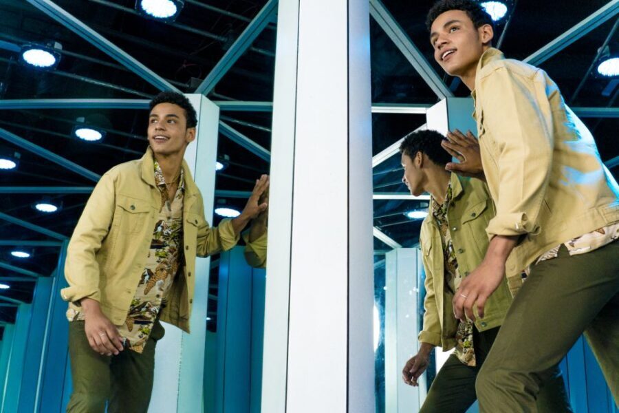 American Dream: Mirror Maze Admission Ticket - The Maze Itself: Design and Experience