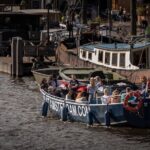 Amsterdam Canal Cruise with Live guide & Two drinks - Central St. - Meeting Point and Logistics