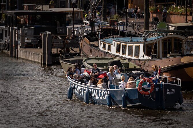 Amsterdam Canal Cruise with Live guide & Two drinks - Central St. - Meeting Point and Logistics
