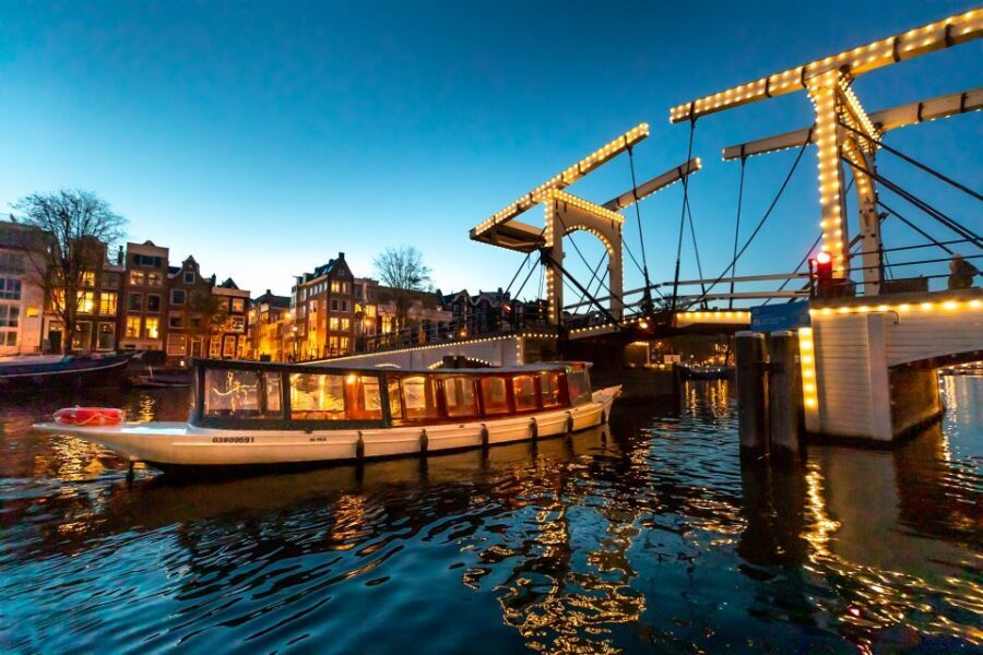 Amsterdam: Evening Canal Cruise with (Open) Bar on Board - The Itinerary in Detail