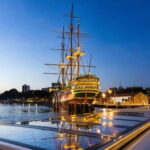 Amsterdam: Evening Cruise with Optional Wine and Snacks - Who Should Consider This Tour?