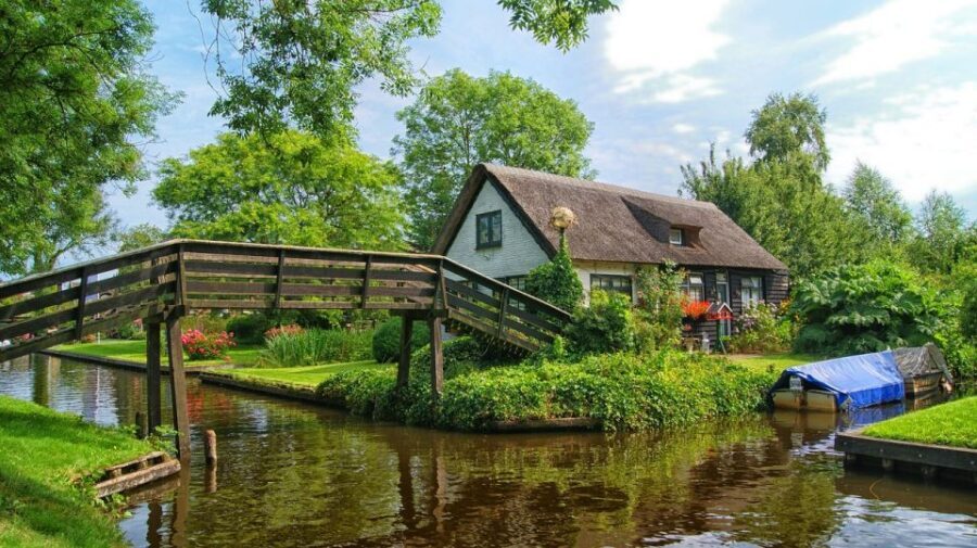 Amsterdam: Giethoorn Tour with Canal Cruise and Windmills - What’s Included & What’s Not — Breaking Down the Value