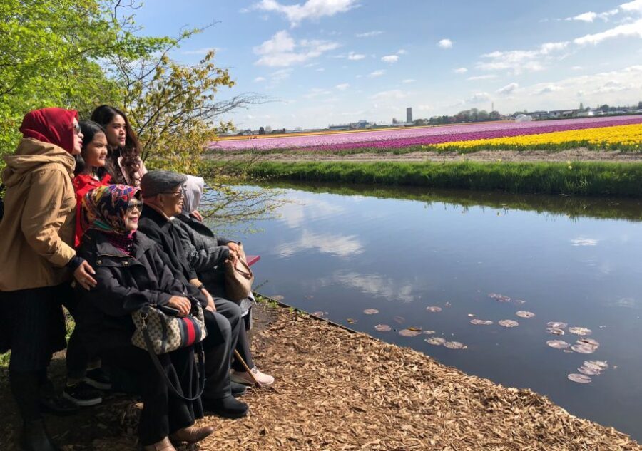 Amsterdam: Keukenhof Tulip Garden and Giethoorn Experience - A Deep Dive into the Experience