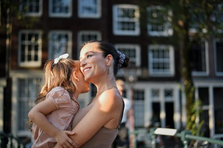 Amsterdam: Private Photoshoot in iconic locations - What’s Included—And What It Means for You