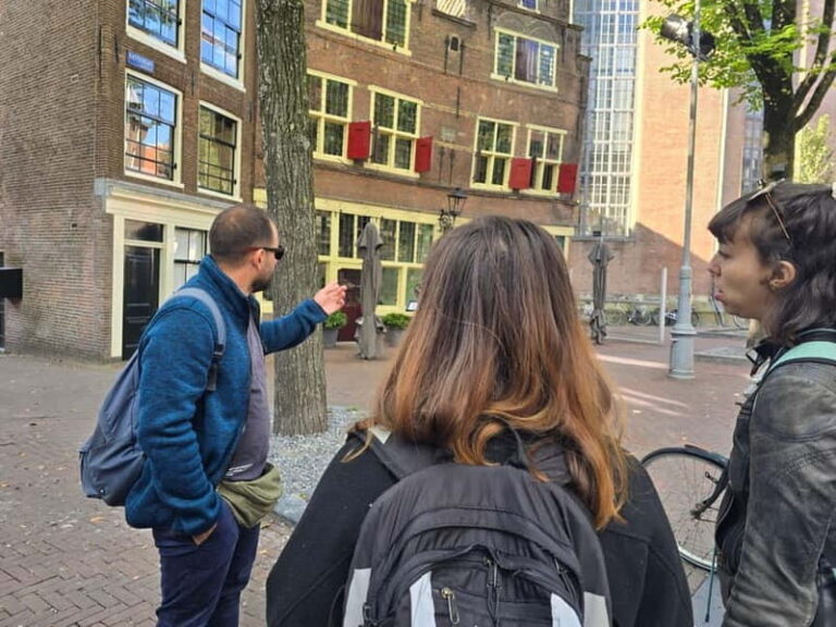 Amsterdam: Private walking tour with Coffee & Anne Frank VR - The Value for Travelers