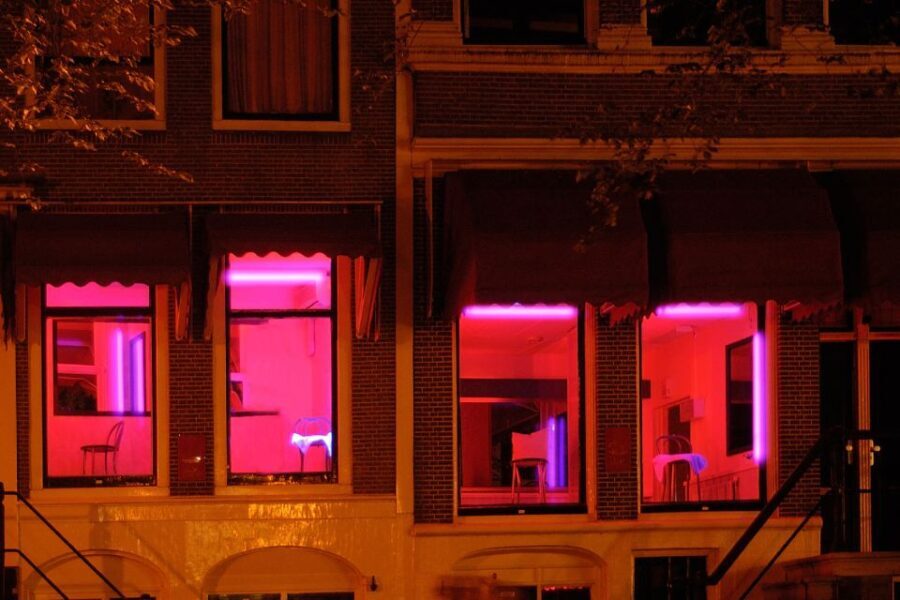 Amsterdam: Red Light District 1-hour Smartphone Audio Tour - Exploring the Tour: A Step-by-Step Breakdown