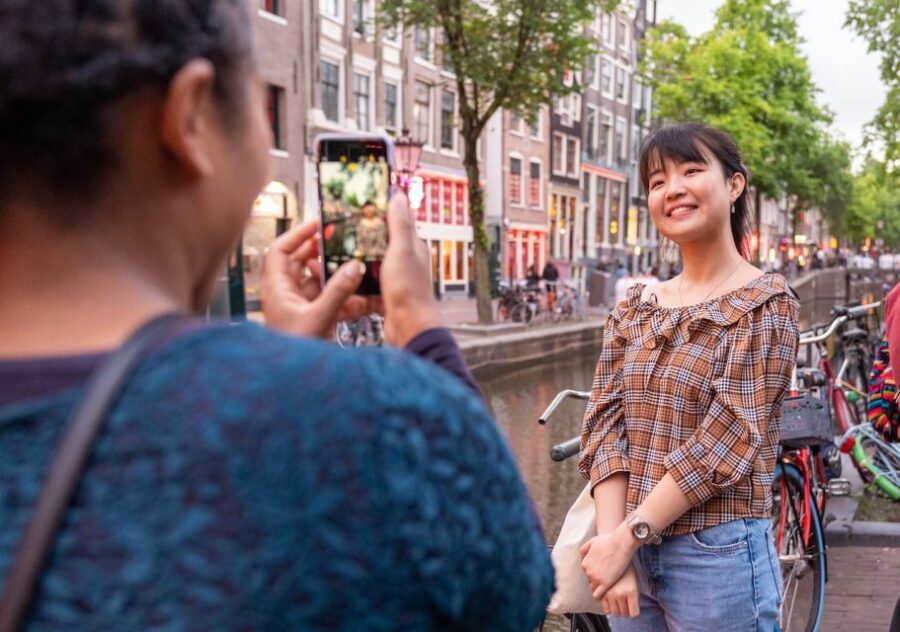 Amsterdam: Red Light District & City Tour German or English - The Itinerary in Detail