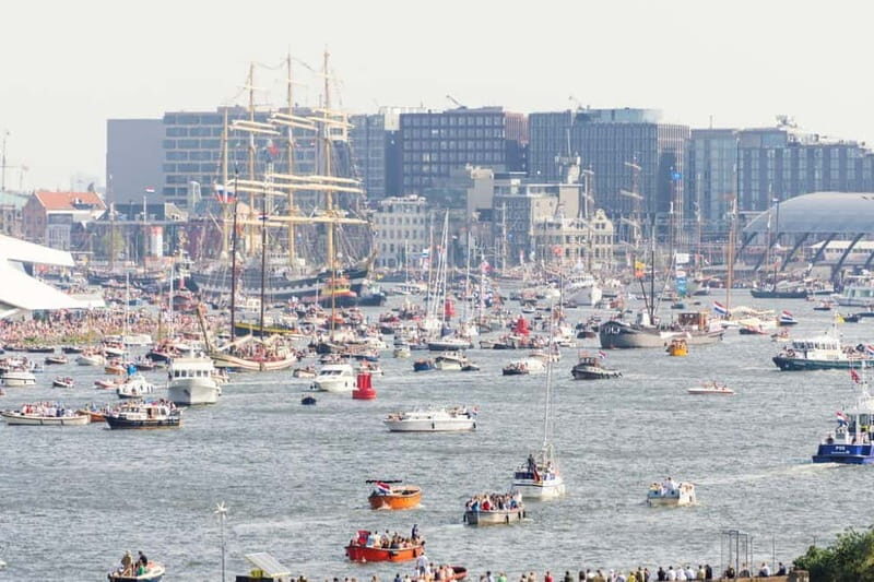 Amsterdam: SAIL 2025 with the Bulldog Boat Smoke cruise - Why This Cruise Is a Great Choice During SAIL 2025