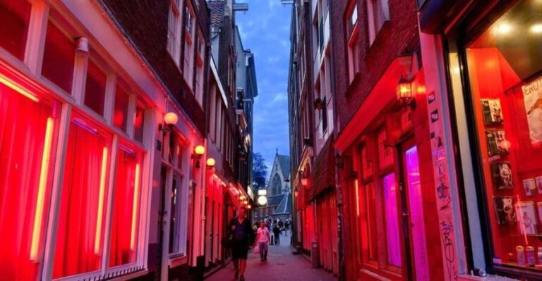 Amsterdam: Spanish Tour Unmasking the Redlight District - Practical Tips for Travelers