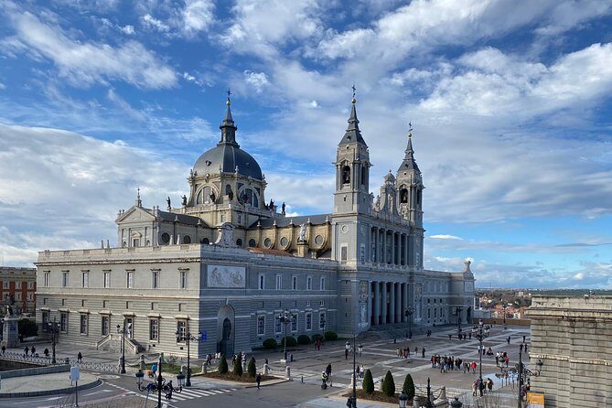 Architecture Tour Old Madrid, from the Arabs to the Borbons, trough the Austrias - The Heart of Madrid: Squares and Views