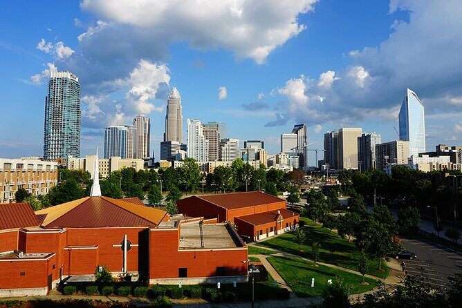Arrival Transfer: Charlotte Douglas Airport CLT to Charlotte in Business Car - Detailed Breakdown of the Vehicle and Amenities