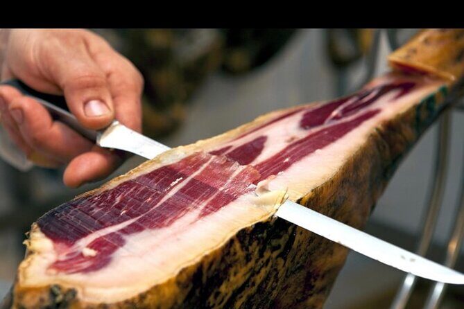 Barcelona´s Lunch or Dinner Tapas Tour: Food, drinks, happiness! - Quality of Guides and Authenticity