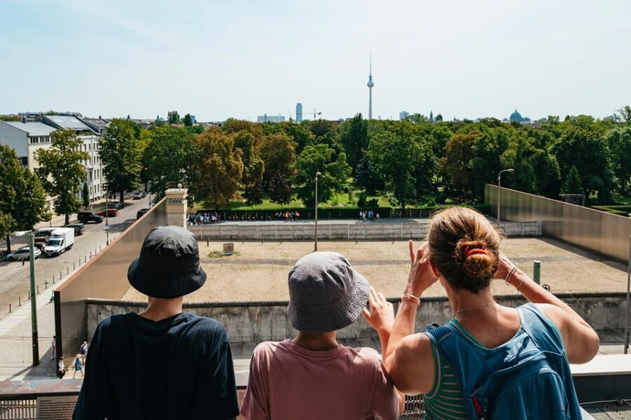 Berlin: Cold War Walking Tour on Berlin Wall Route - Exploring the Route and Main Highlights