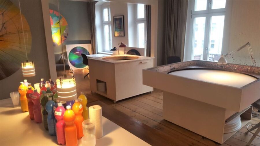 Berlin: Create Your Own Spin Painting at Jans Echternacht - What to Expect from Your Spin Painting Workshop
