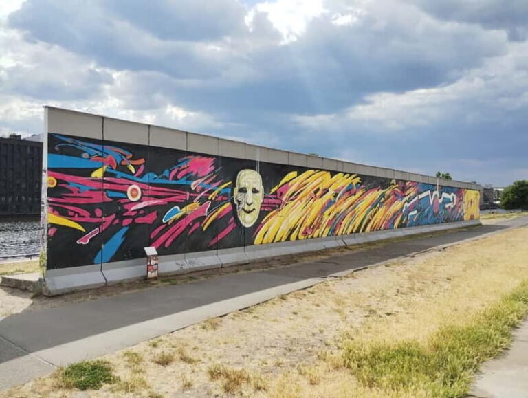Berlin Friedrichshain: Urban Walk of Grit and Gentrification - What to Expect During the Tour