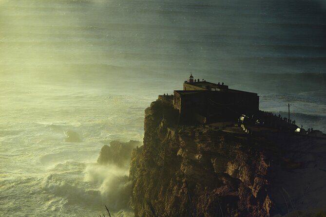 Best of Nazaré Tour - What the Guides Bring to the Table