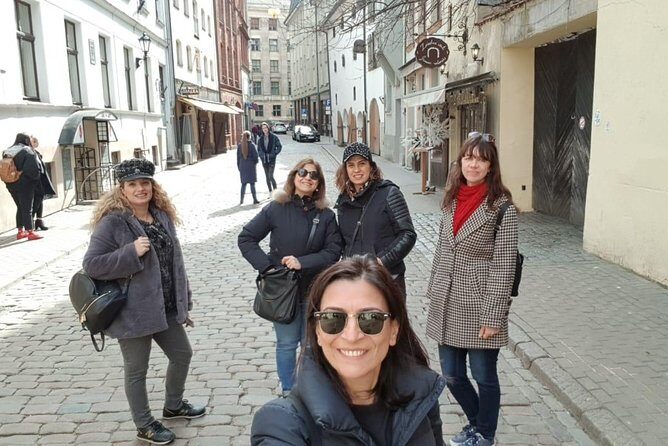 Best of Riga Walking Tour - Highlights and Hidden Gems - Savoring Latvian Flavors at Riga Central Market