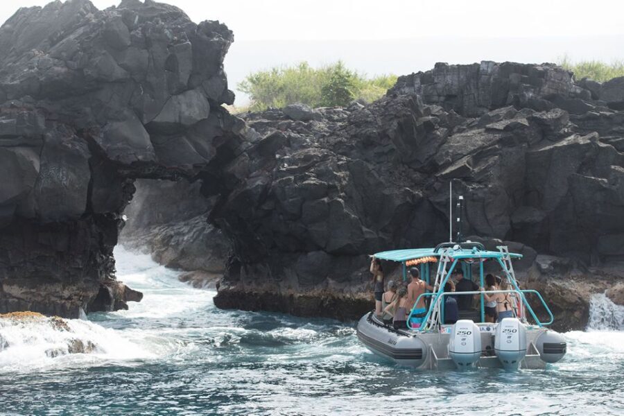 Big Island: Kona Half-Day Boat Tour with Snorkeling & Lunch - The Experience and Atmosphere