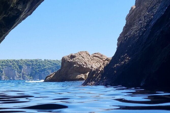 Blue and Green Cave Tour from Dubrovnik,private speed boats - An In-Depth Look at the Blue and Green Cave Tour