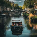 Boat trip through the canals of Amsterdam with Spanish guide - Key Points