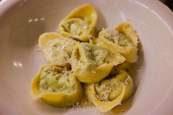 Bologna: the red medieval pearl and its delicious food (private tour) - What the reviews reveal