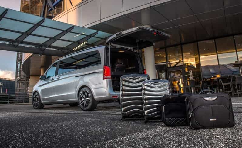 Boston: One Way Airport Transfer Service - The Vehicle Experience: Comfort and Practicality