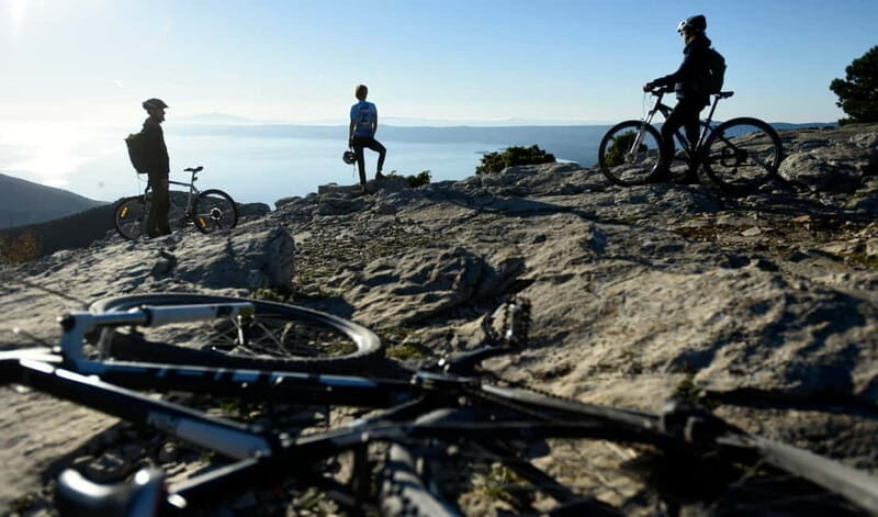 Bra island: Vidova Gora krip Splitska Postira Biking Tour - Visiting Splitska: The Ancient Port