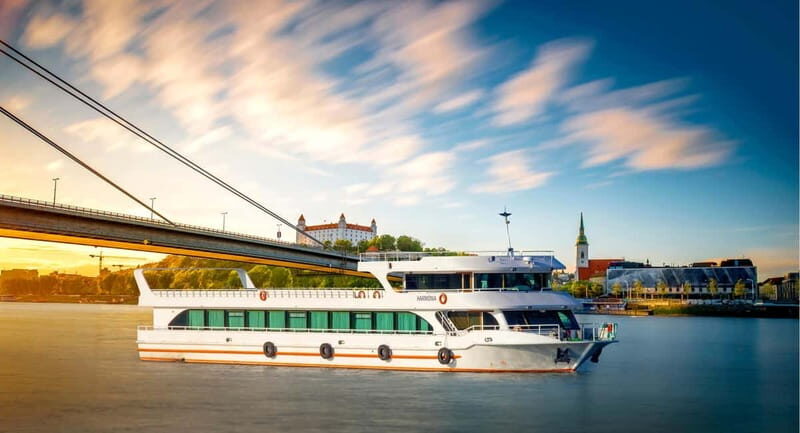 Bratislava - Gabíkovo Roundtrip by boat on the Danube - Unraveling the Experience