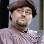 Bremen: Old Town Tour with Costumed Performer & Tour Guide - Who Will Enjoy This Tour?