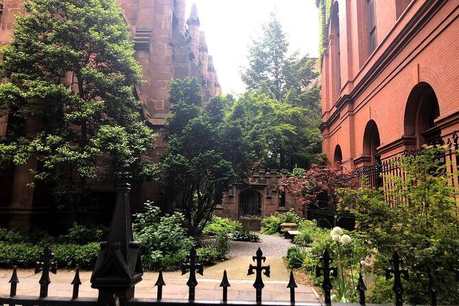 Brooklyn Heights: A Self-Guided Tour from the Promenade to Truman Capote's house - Practical Considerations