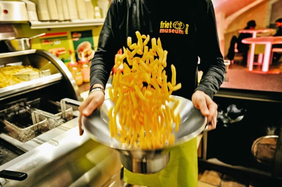 Bruges: Frietmuseum Entry Ticket - The Highlight: Medieval Cellars & Fries Tasting