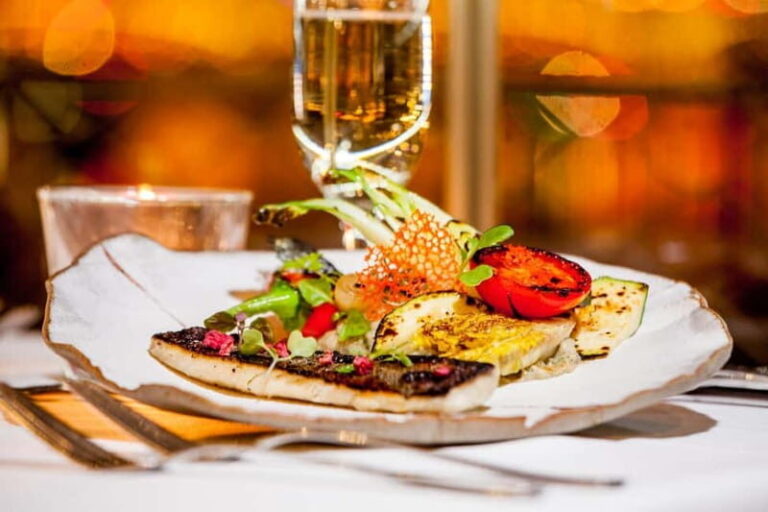 Budapest: 3-Course Dinner for 2 on a Boat Restaurant - FAQ