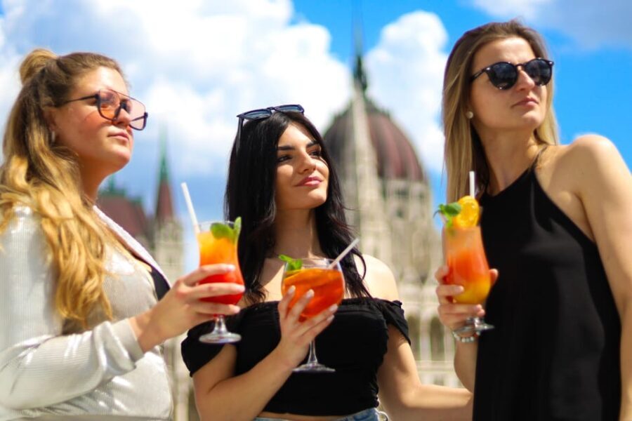 Budapest: Downtown Budapest Cocktail Cruise - Who Should Consider This Experience?