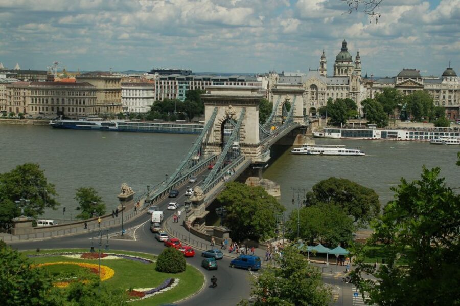 Budapest: Private 3-hour Guided City Tour by Bus