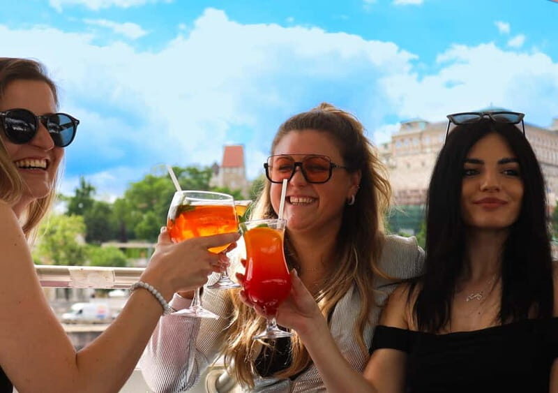 Budapest: Sunset Cruise with 2 Cocktails - Itinerary Breakdown: The Highlights of the Cruise