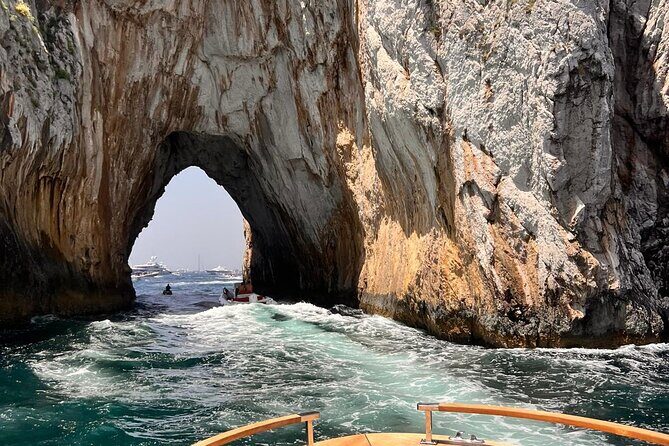 Capri Boat Tour Shared with Local Captain - FAQ