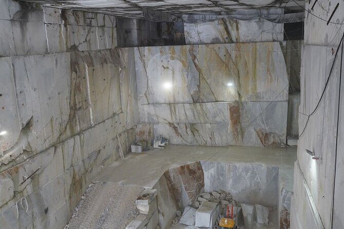 Carrara: Exclusive Marble Cave Tour Adventure in a 4x4 - A Closer Look at the Carrara Marble Quarries Tour