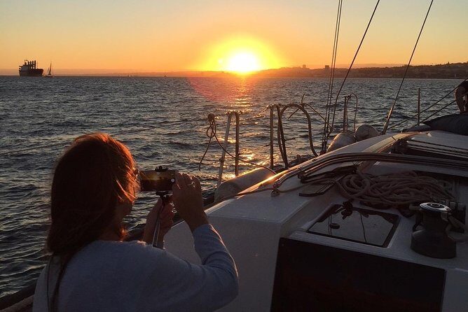 Cascais Private Luxury Sunset 2h Cruise with a drink - Detailed Breakdown of the Itinerary