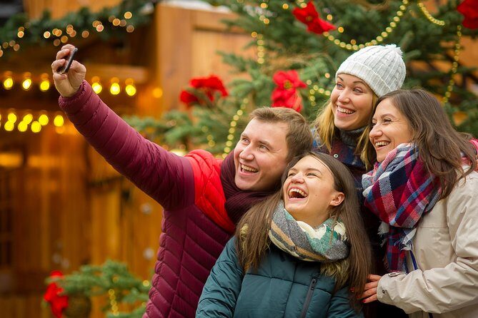 Celebrate with a Holiday Scavenger Hunt in Pensacola with Holly Jolly Hunt - The Itinerary Breakdown