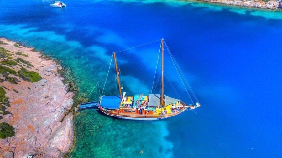Cesme: Small Group Boat Tour with Open Buffet Lunch - Who Would Love This Tour?