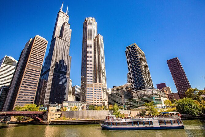 Chicago River Architecture Tour and Big Bus Hop-on Hop-off Tour - Adler Planetarium and Navy Pier